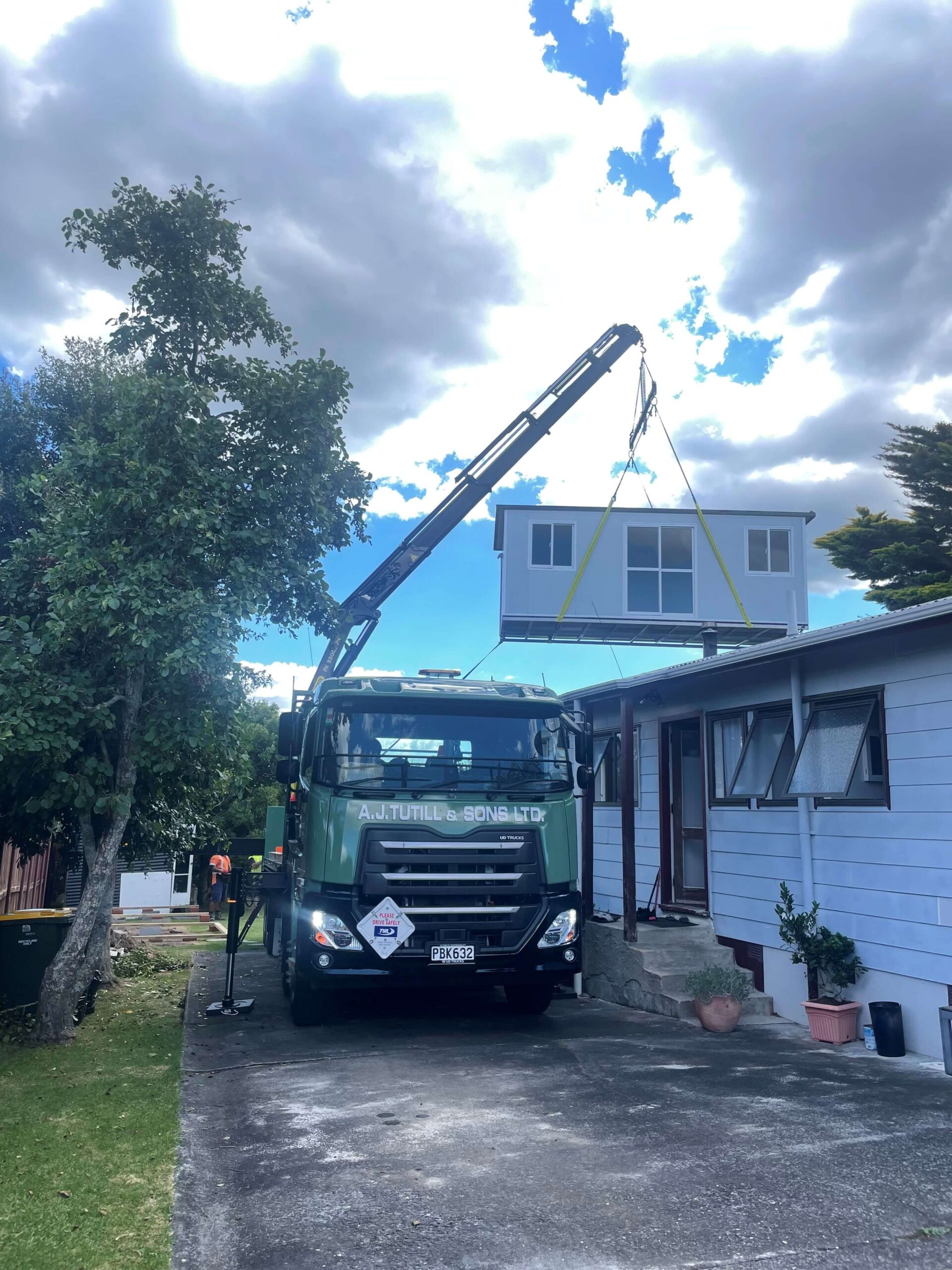 Hiab Hire Checklist Auckland: What to Know Before Booking